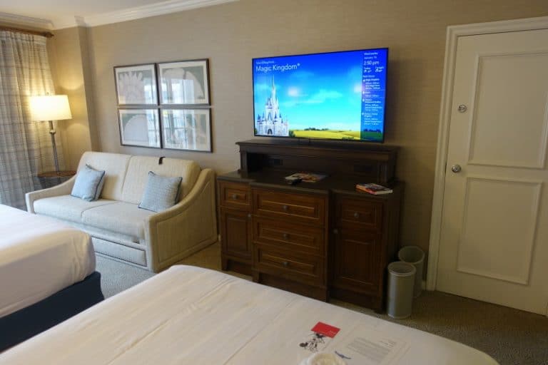 Photo Tour of a Standard Room at Disney's Beach Club Resort ...