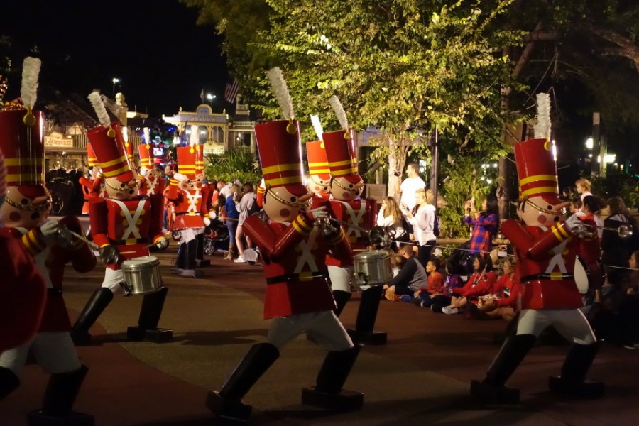Review: The 2018 Edition of Mickey's Very Merry Christmas Party ("MVMCP ...