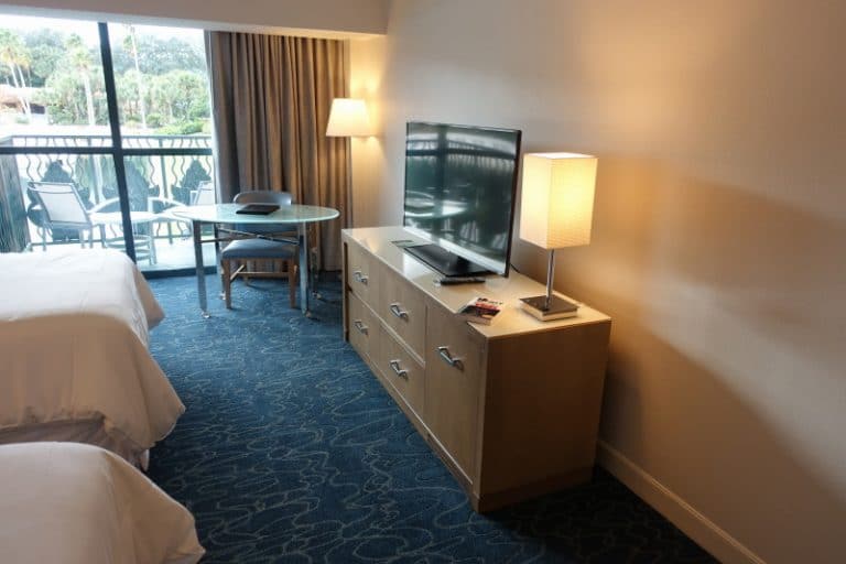 Photo Tour of a Standard Room at the Disney World Dolphin ...