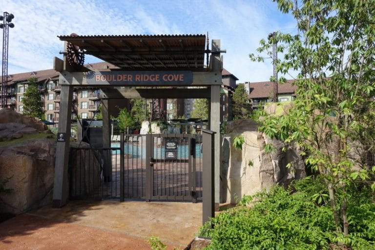 Review: The Boulder Ridge Cove Pool at Disney's Wilderness Lodge ...