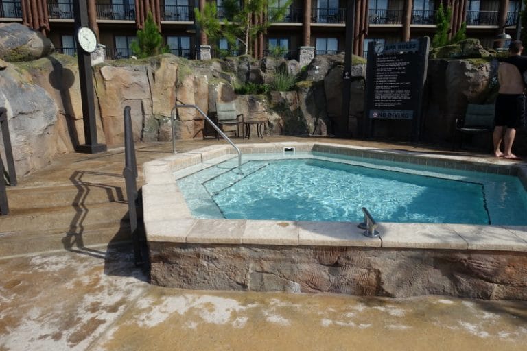 Review: The Boulder Ridge Cove Pool at Disney's Wilderness Lodge ...