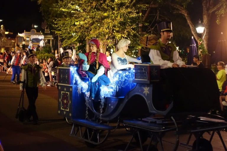 Review: The 2018 Edition of Mickey's Very Merry Christmas Party ("MVMCP ...