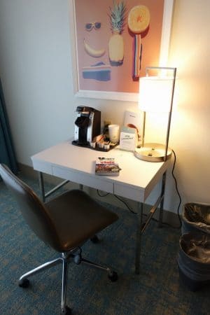 Photo Tour of A Queen Bed Tower Room at the Holiday Inn Orlando, Disney ...