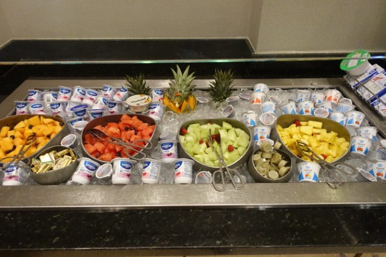 Amenities and Dining at the Holiday Inn Orlando, Disney Springs Resort ...