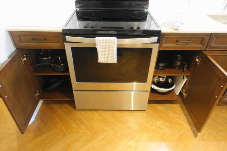 The Living, Dining and Kitchen Spaces in One and Two Bedroom Villas at ...